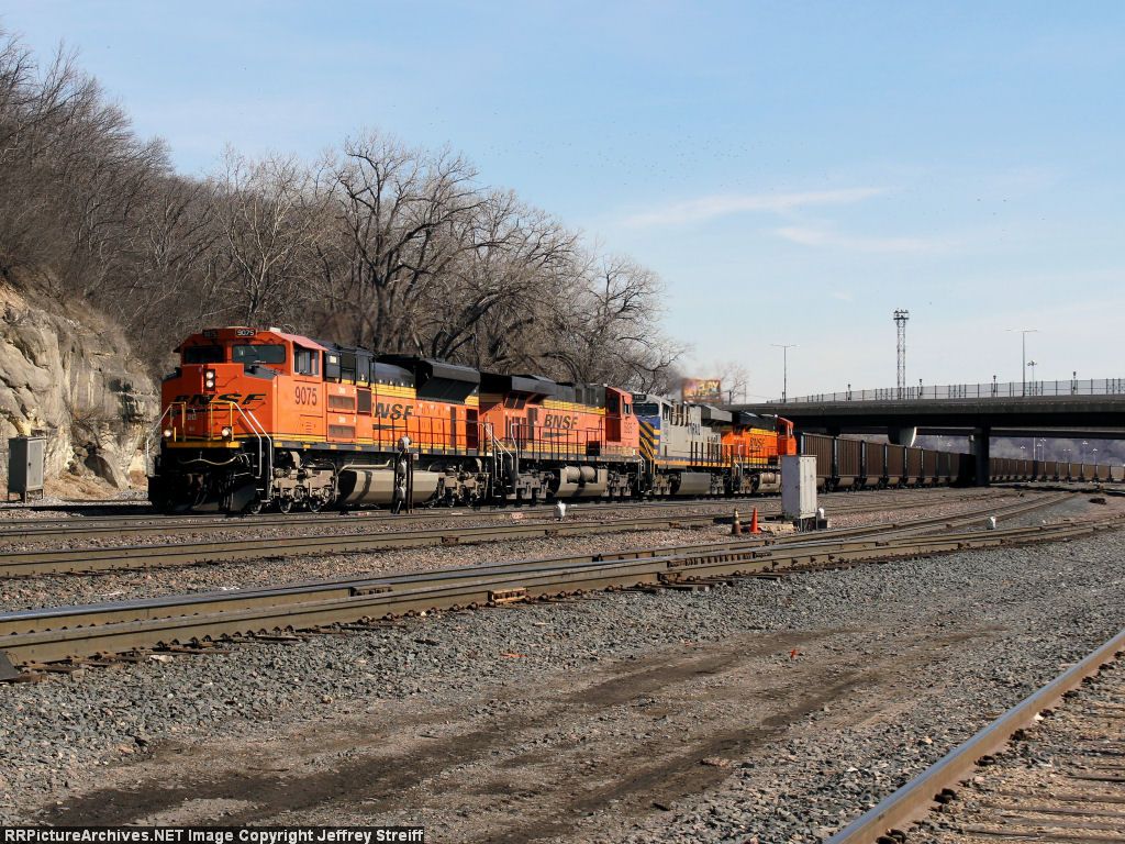 BNSF 9075